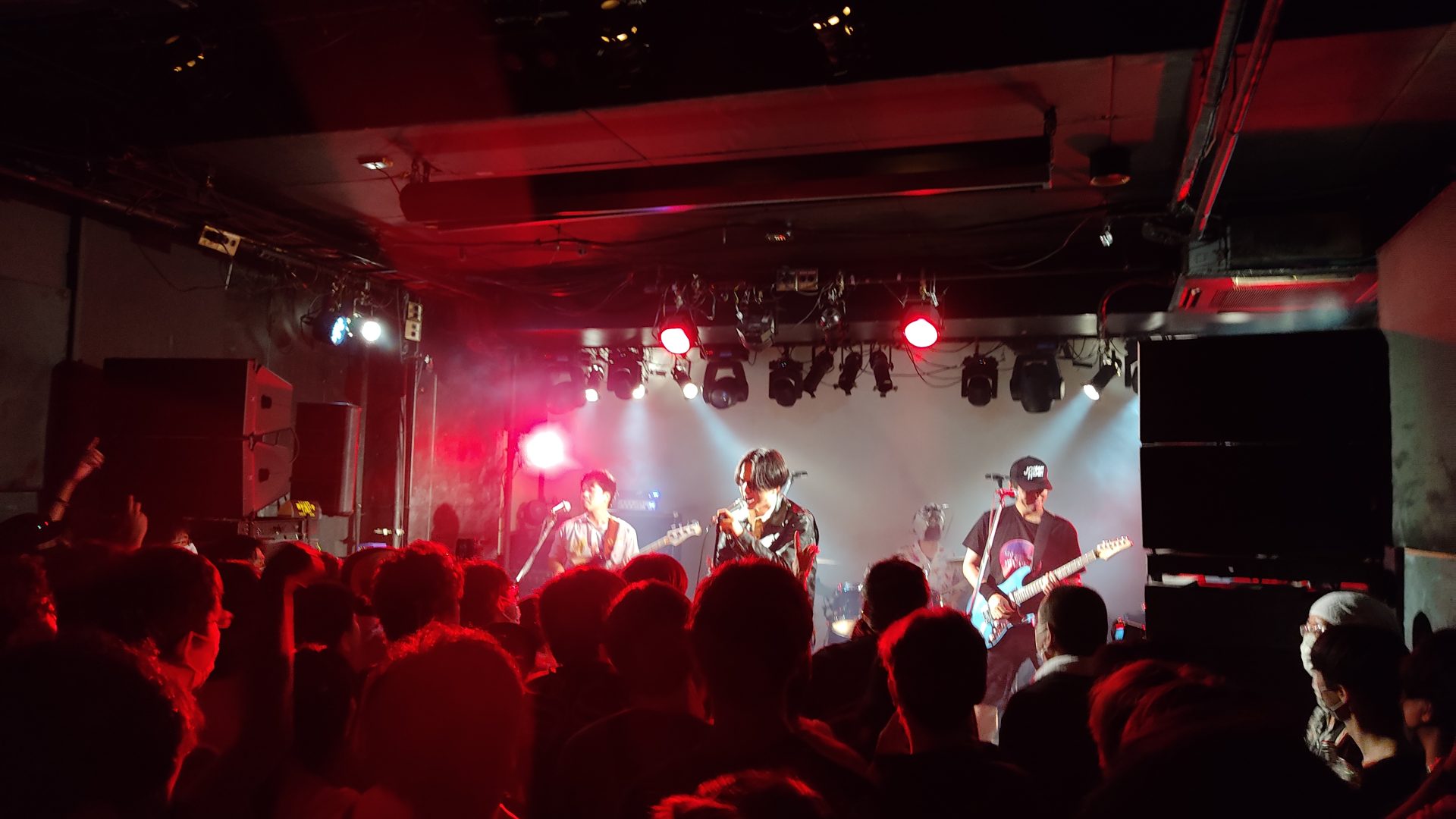 下北沢に200人のバーチャル民が生んだ熱狂 PHAZE主催リアルライブ「VARTISTs」目撃録 | メタカル最前線